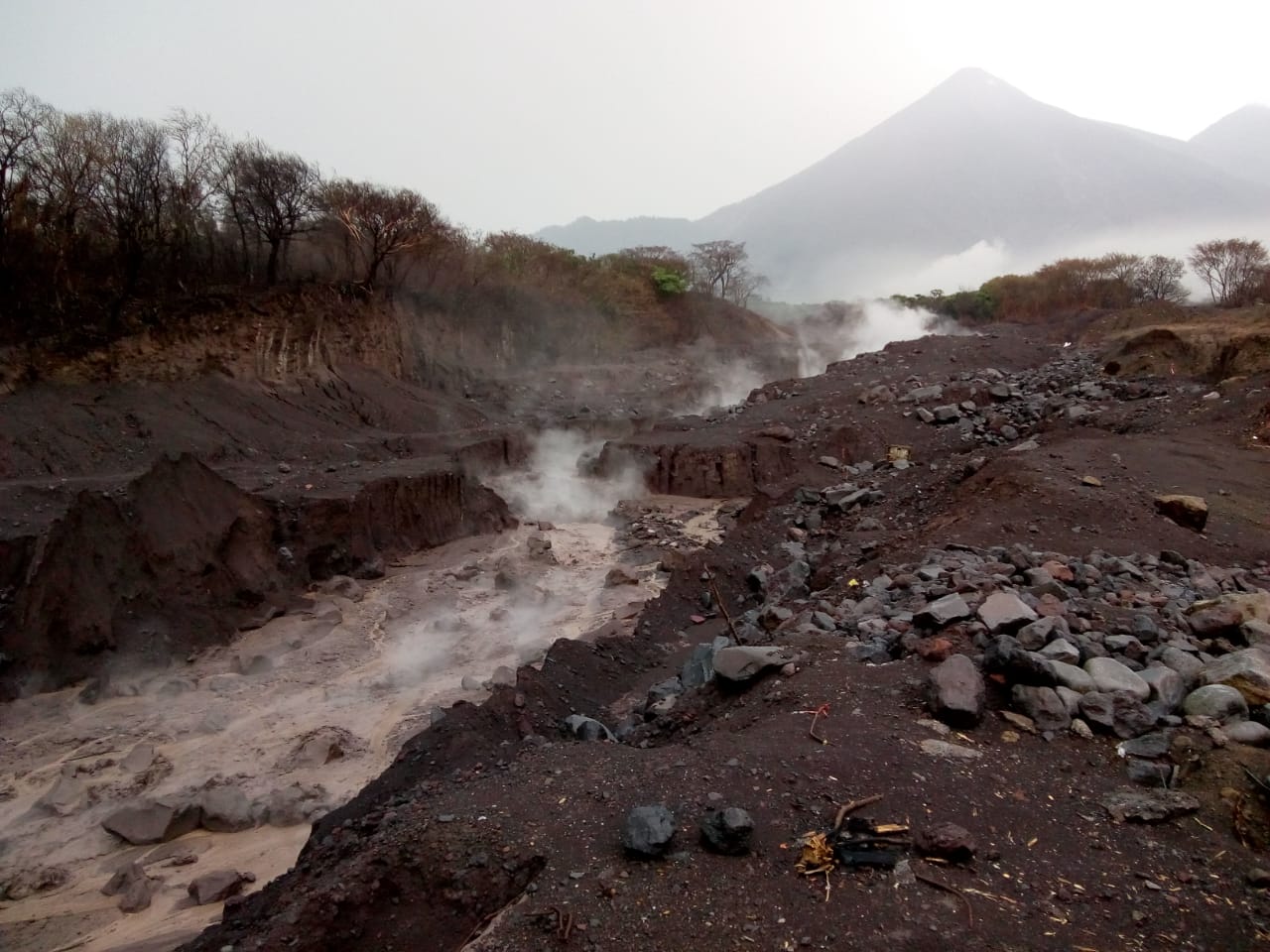 Fuertes lluvias provocan lahares en volcán de Fuego y Santiaguito ...