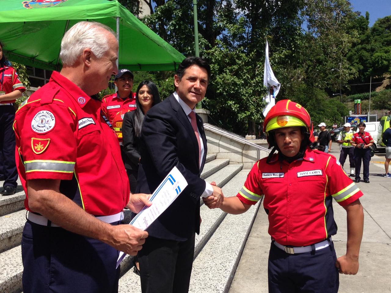 Bomberos Municipales festejan graduación – Radio TGW