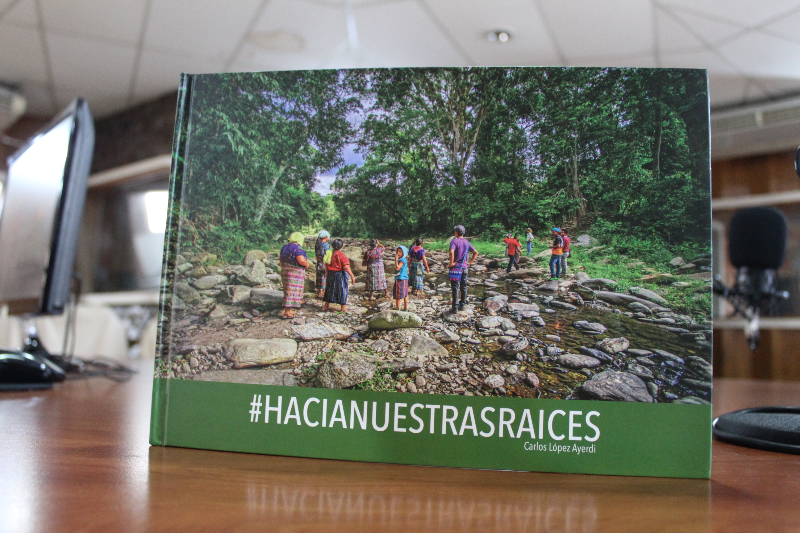 Guatemalteco presenta libro fotográfico con las 25 etnias del país ...
